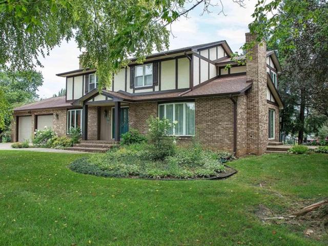 601 Brown Ln, Waverly, IA 50677