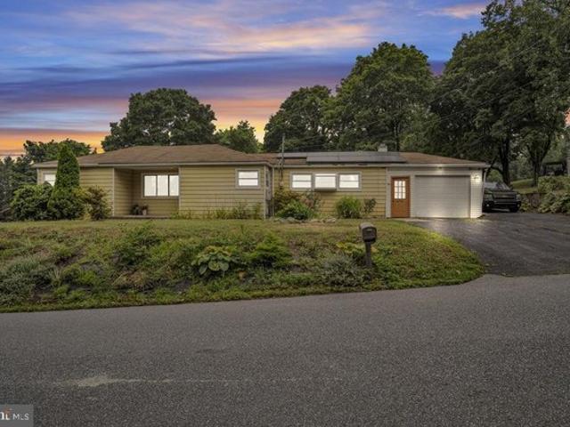 601 Gaynor Ln, Harrisburg, PA 17111