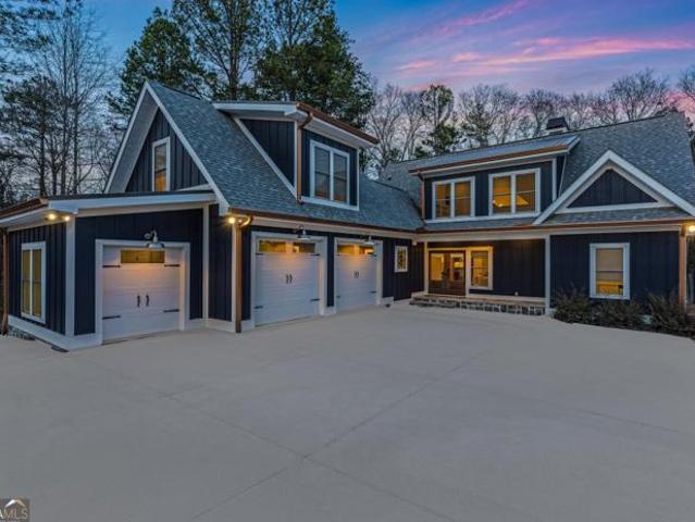 601 Early Dr, Hartwell, GA 30643