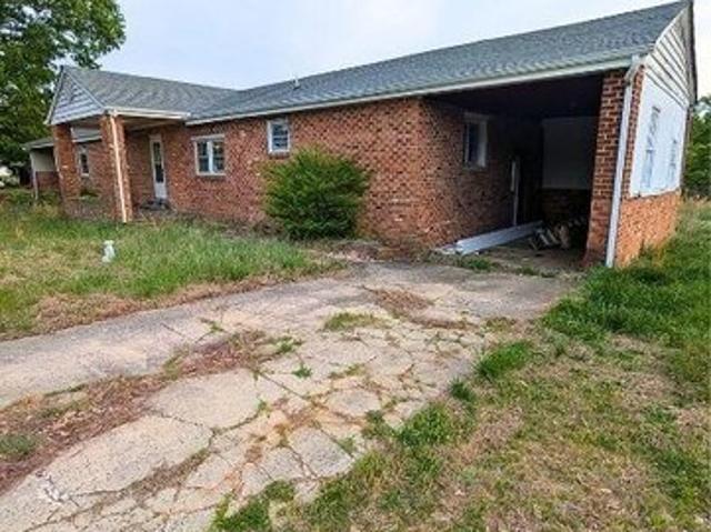 601 Farmers Mountain Rd, Gretna, VA 24557