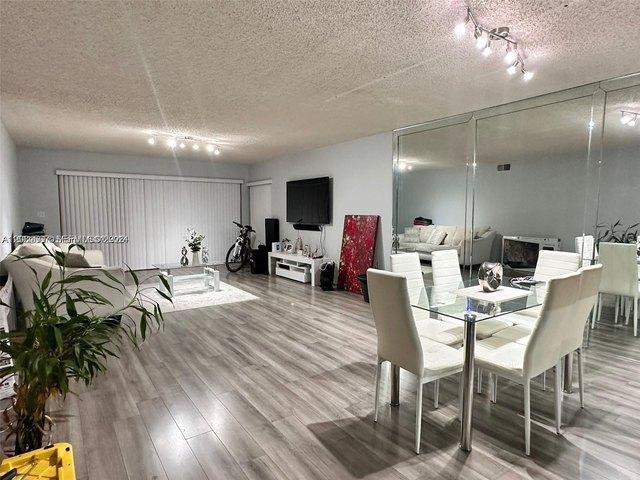 601 Ives Dairy Rd Unit 401 8, Miami, FL 33179