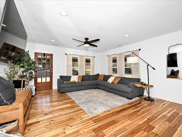 601 Oak Dr