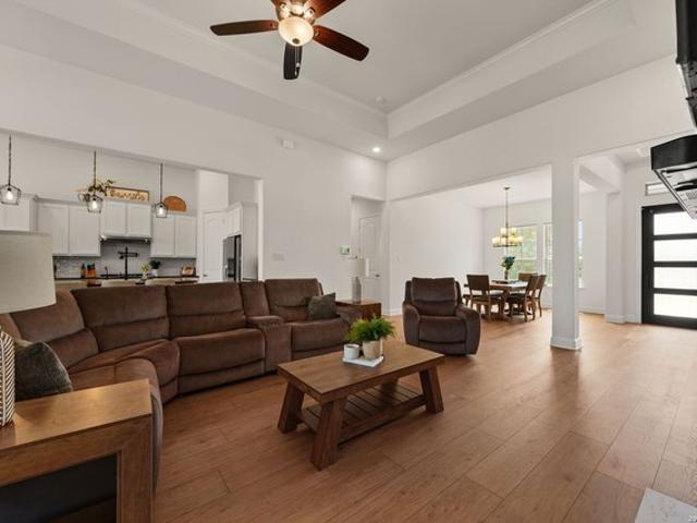 601 Legend Park Dr, Castroville, TX 78009