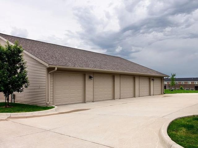 601 Lilac St, Tiffin, IA 52340