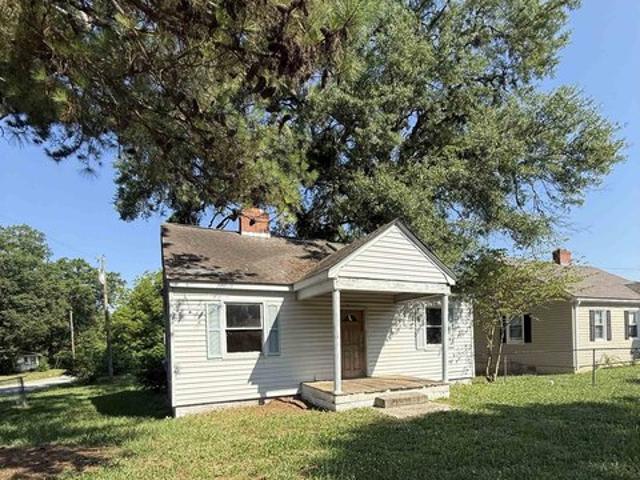 601 Musgrove St, Clinton, SC 29325