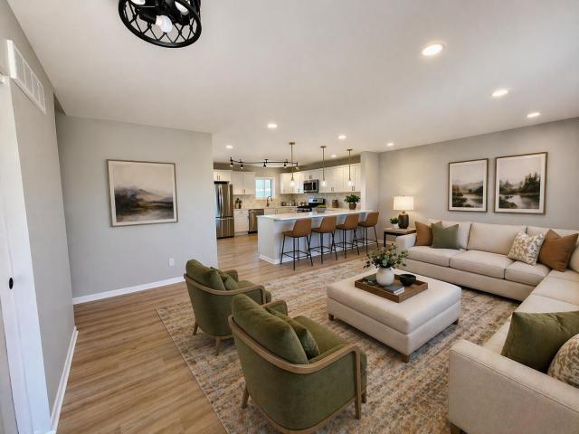601 N Holly Lane