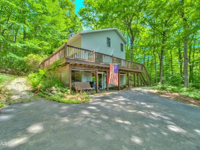 601 N Shore Rd Peck Lk, Gloversville, NY 12078