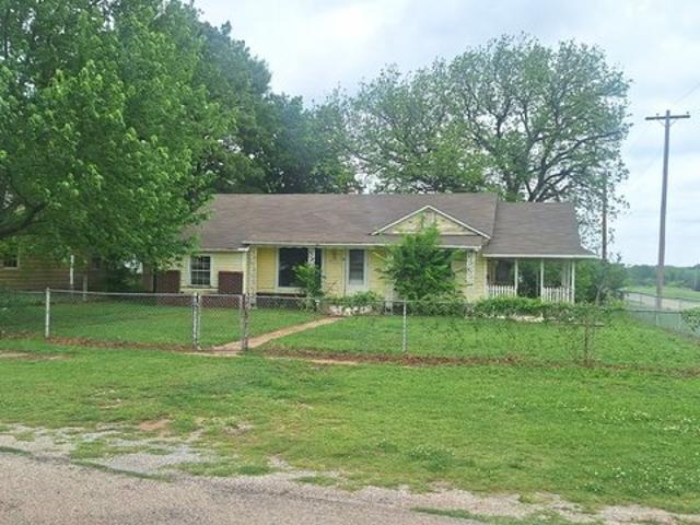 601 North Ave, Comanche, OK 73529
