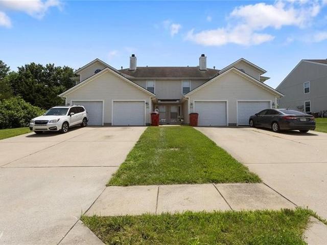 601 NE 1st St, Oak Grove, MO 64075