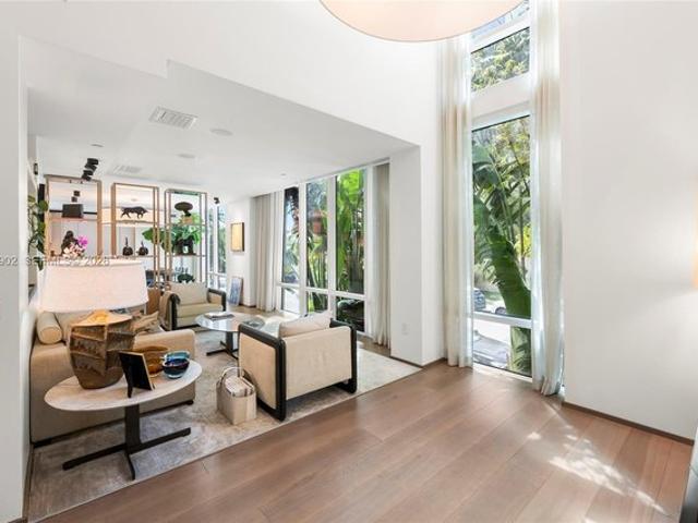 601 NE 27th St Unit 104, Miami, FL 33137