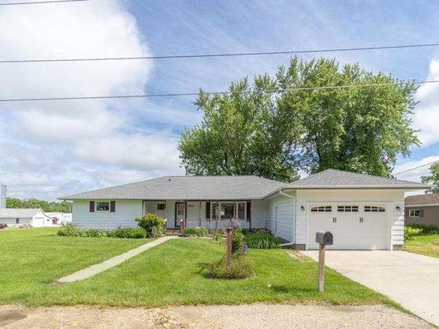 601 NE 2nd St, Fairbank, IA 50629