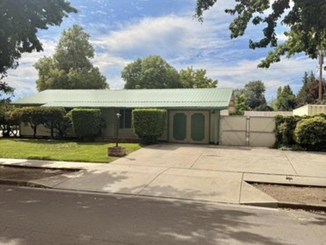 601 Souvenir St, Medford, OR 97501