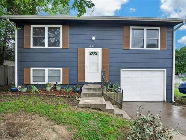 601 SE 23rd St, Topeka, KS 66605