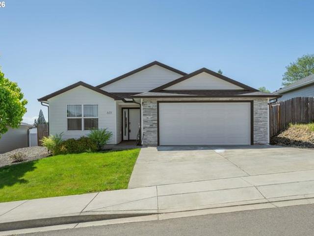 601 SE Rose Ridge Dr, Winston, OR 97496