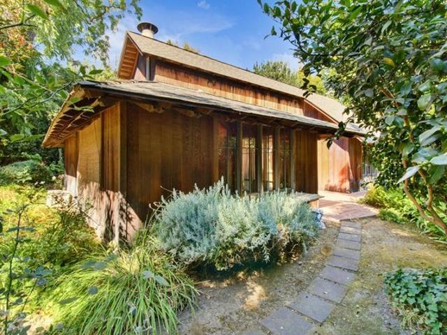 601 Shangri Ln, Sacramento, CA 95825