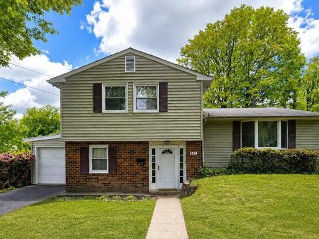 601 Sharon Ln, Philadelphia, PA 19115