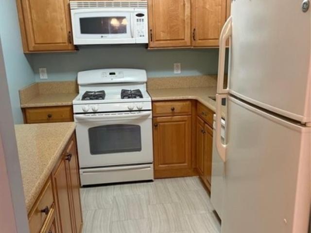 601 Sunshine Ct