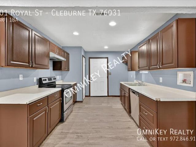 601 Royal St, 1 bed, 1 full bath
