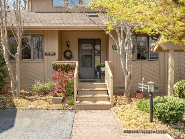 601 Red Oak Drive