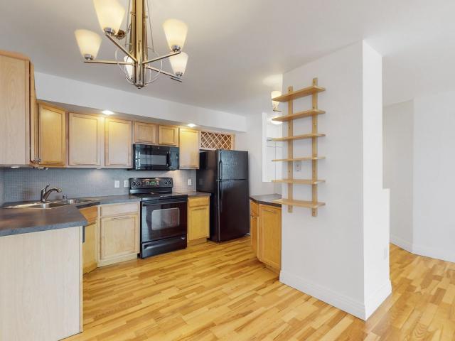601 W 11th Ave