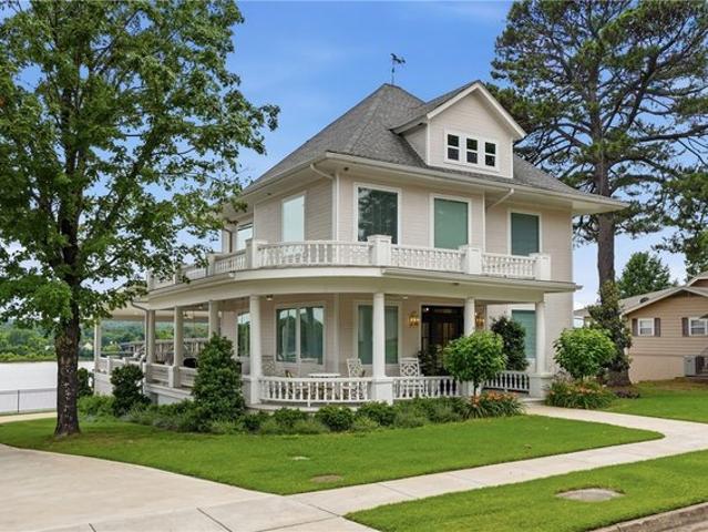601 W River St, Ozark, AR 72949