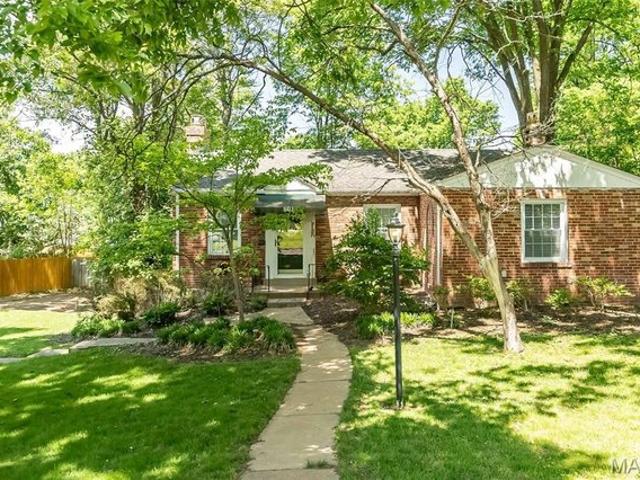 601 Woodard Dr, Saint Louis, MO 63122