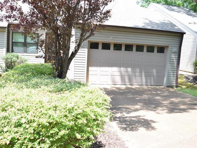 601 Woodlawn #11