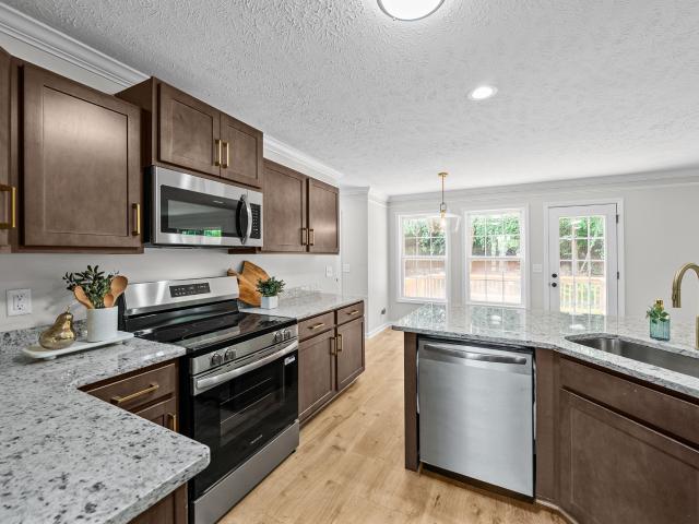 601 Winding Bluff Way