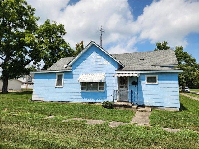 601N W North 5th St, Shelbyville, IL 62565