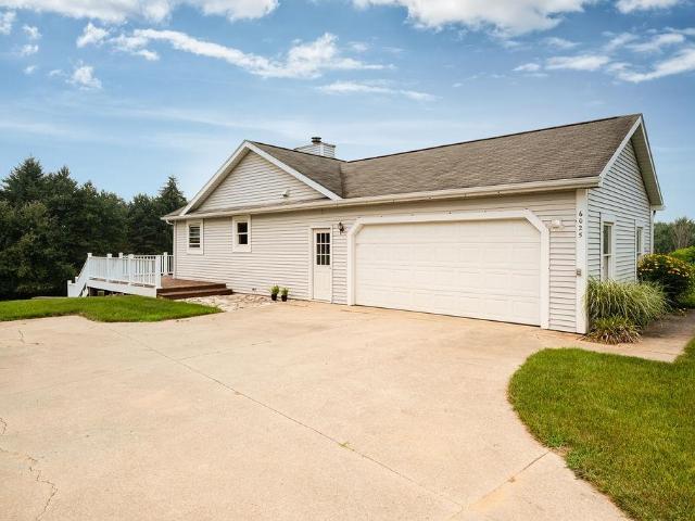 6025 Country Cove