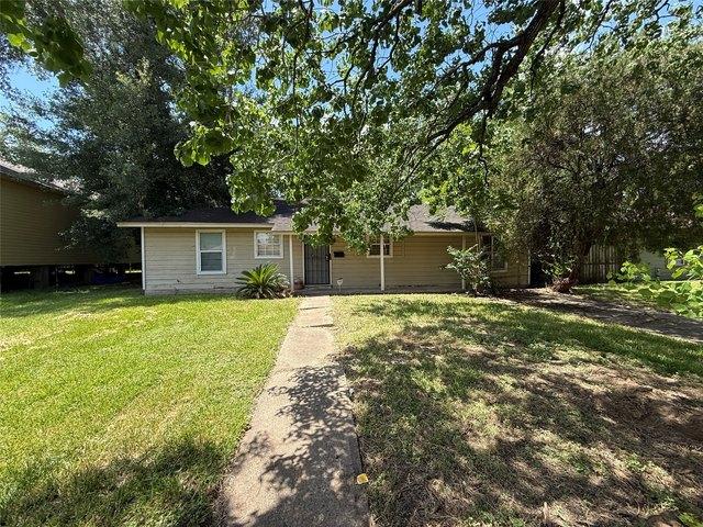 6026 Glenhurst Dr, Houston, TX 77033
