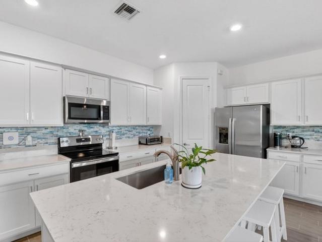 6026 Henderson Way, West Palm Beach, FL 33415