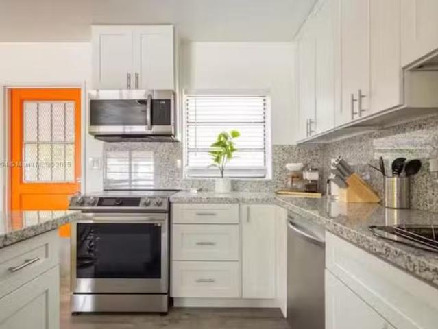 60299098 1815 Ne 154th St