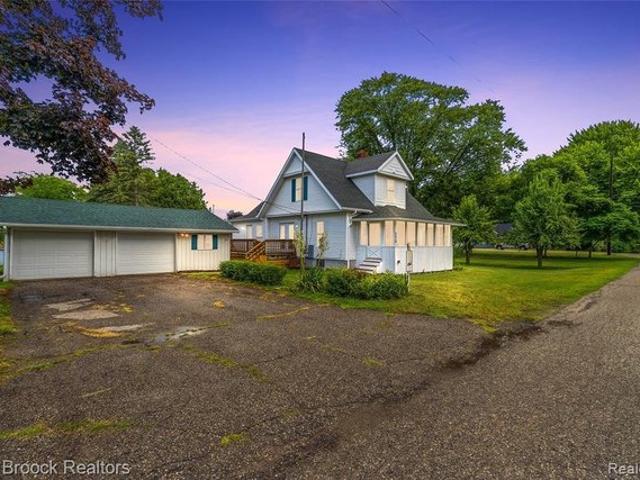 6029 Walnut St, Kingston Vlg, MI 48741