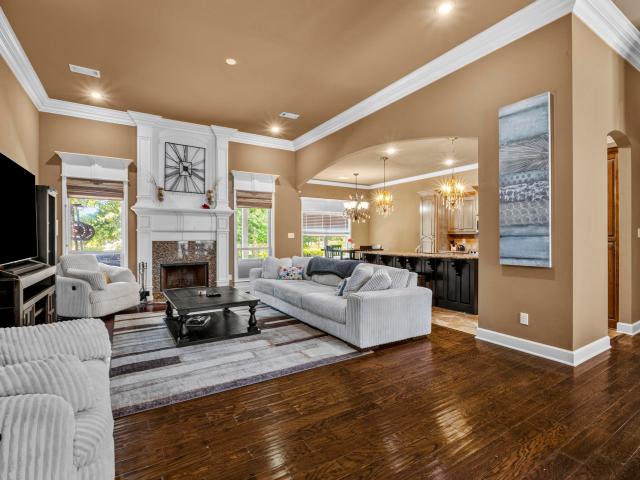 6021 Hardin Dr