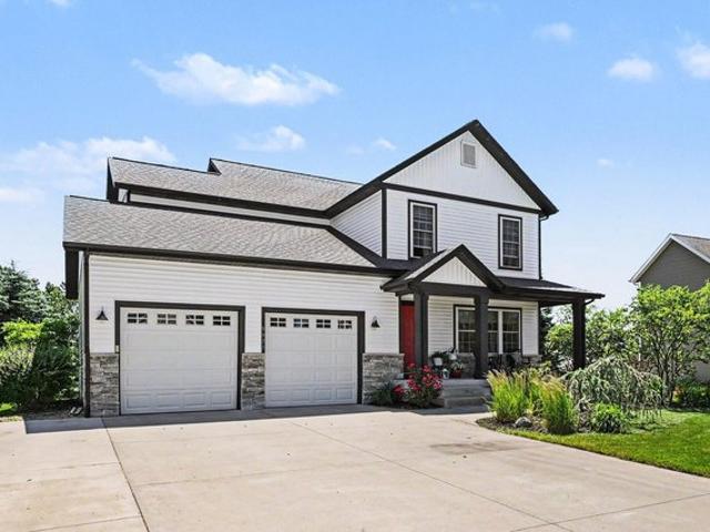 6021 Racine Dr, Stevensville, MI 49127