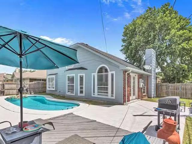 6022 MAPLE LEAF DR, ARLINGTON, TX 76017 Single Family Residenc.