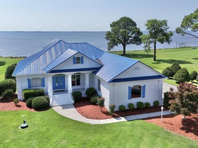 6022 Dolphin Rd, Oriental, NC 28571