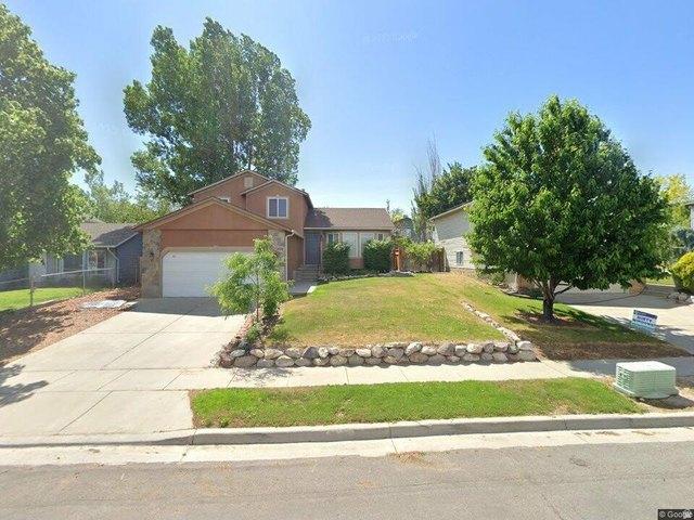 6022 S Park Wood Dr W, Kearns, UT 84118
