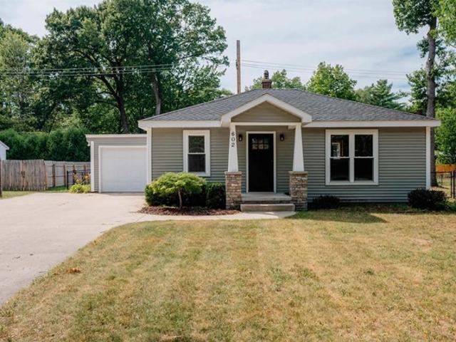 602 Cromwell Dr, Traverse City, MI 49686