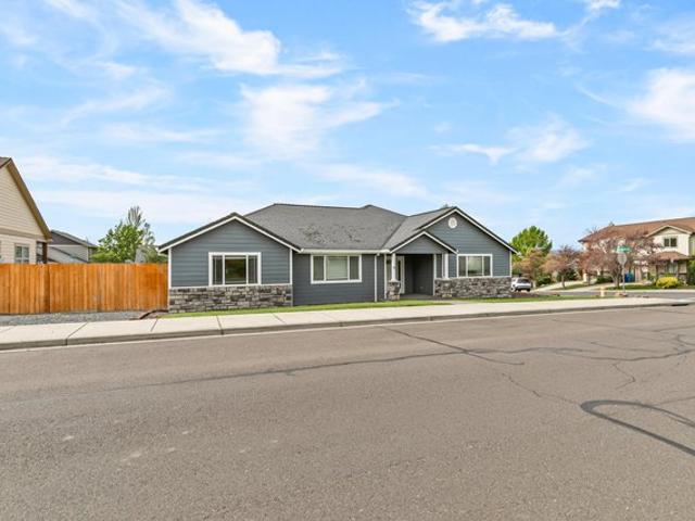 602 Barton Rd, Eagle Point, OR 97524