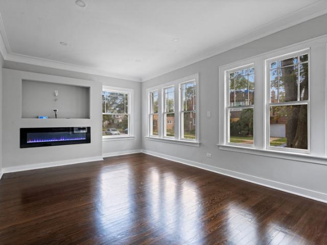 602 E 88th Place