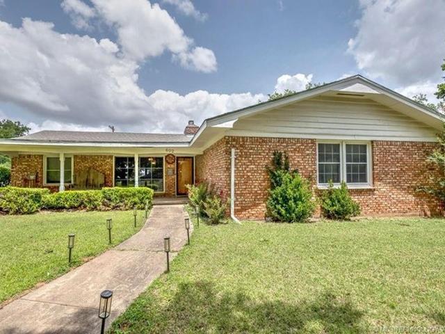 602 E B Ave, Waurika, OK 73573