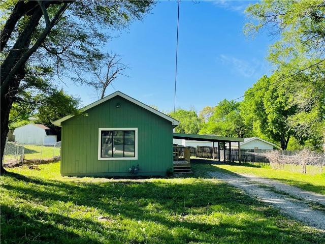 602 E Eisenhower Rd, Lansing, KS 66043 | MLS #2616 | Compass