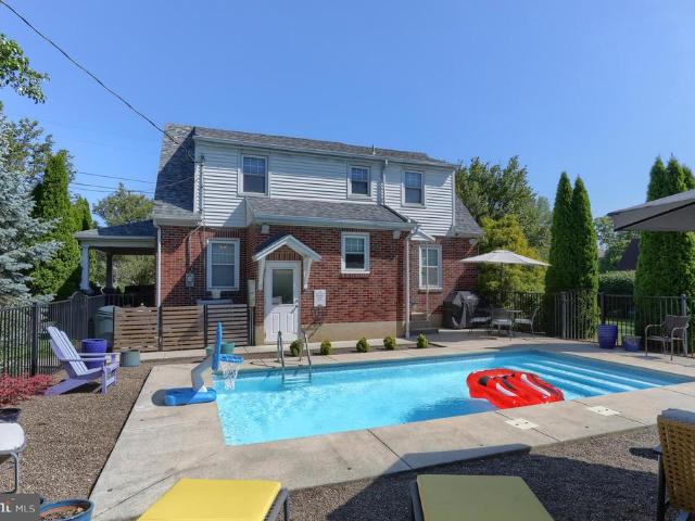 602 E Maple Street