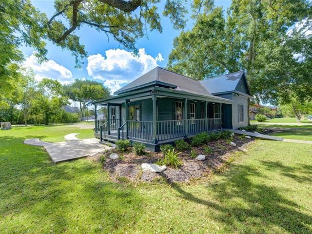 602 E Myrtle St, Angleton, TX 77515