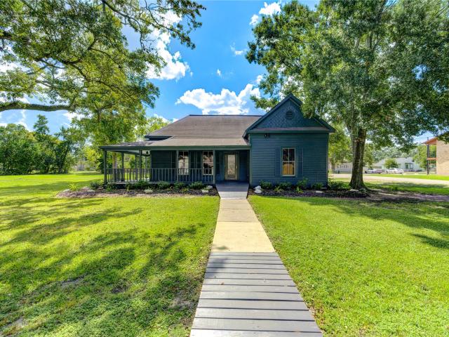 602 E Myrtle St, Angleton, TX 77515 | MLS #67982 | Compass