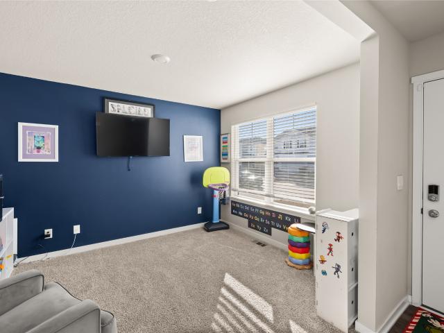 602 Elizabeth Lane NW