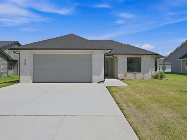 602 Elmwood St, Park City, KS 67147