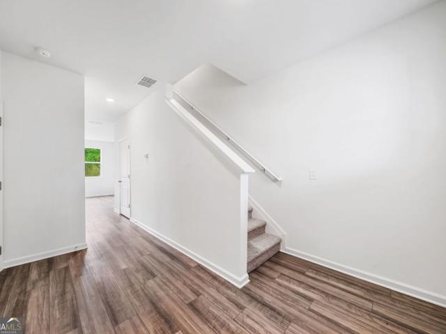 602 Jervis Way